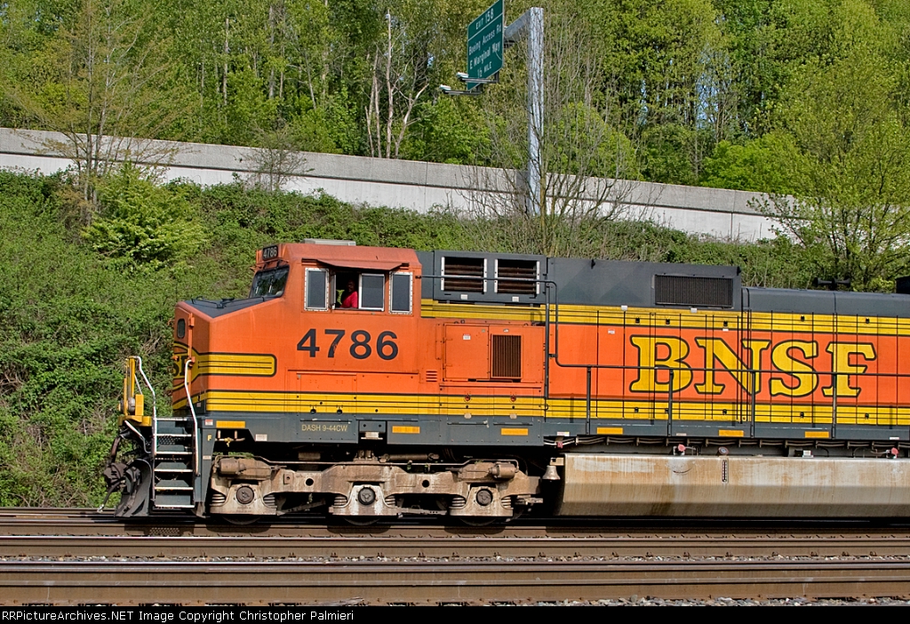 BNSF 4786